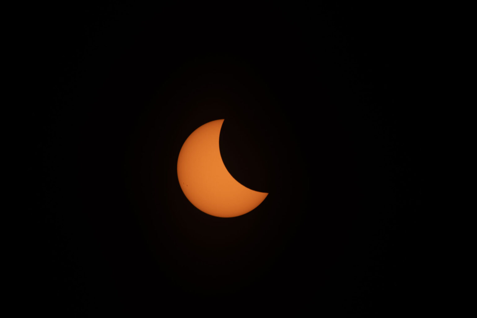 Tips for Photographing a Solar Eclipse with SIGMA Telephoto Lenses ...
