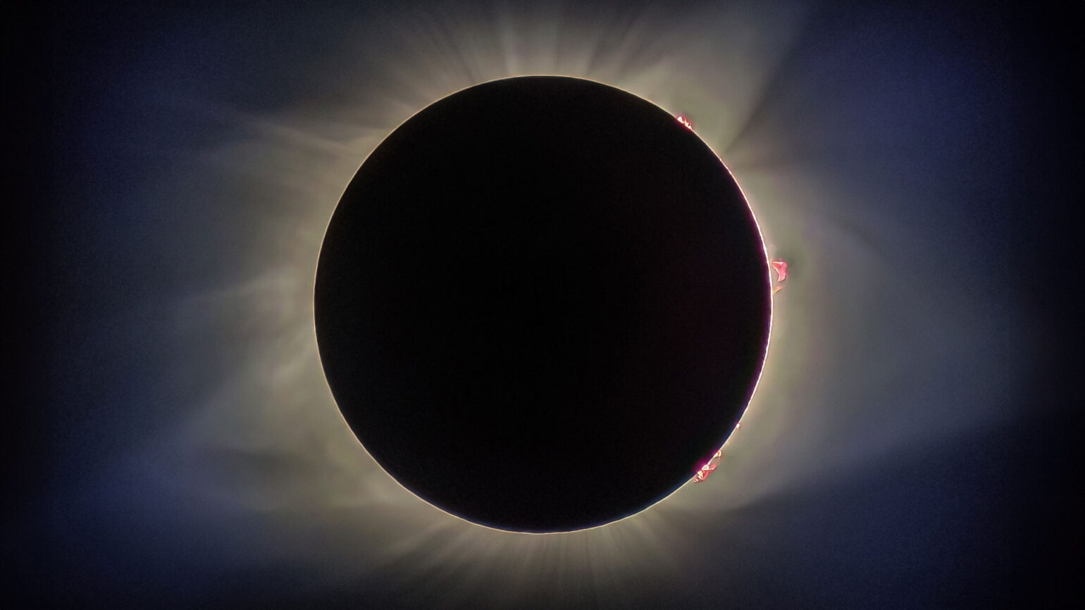Tips for Photographing a Solar Eclipse with SIGMA Telephoto Lenses | SIGMA Blog